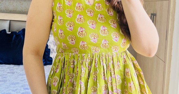 Green Floral Flare Top